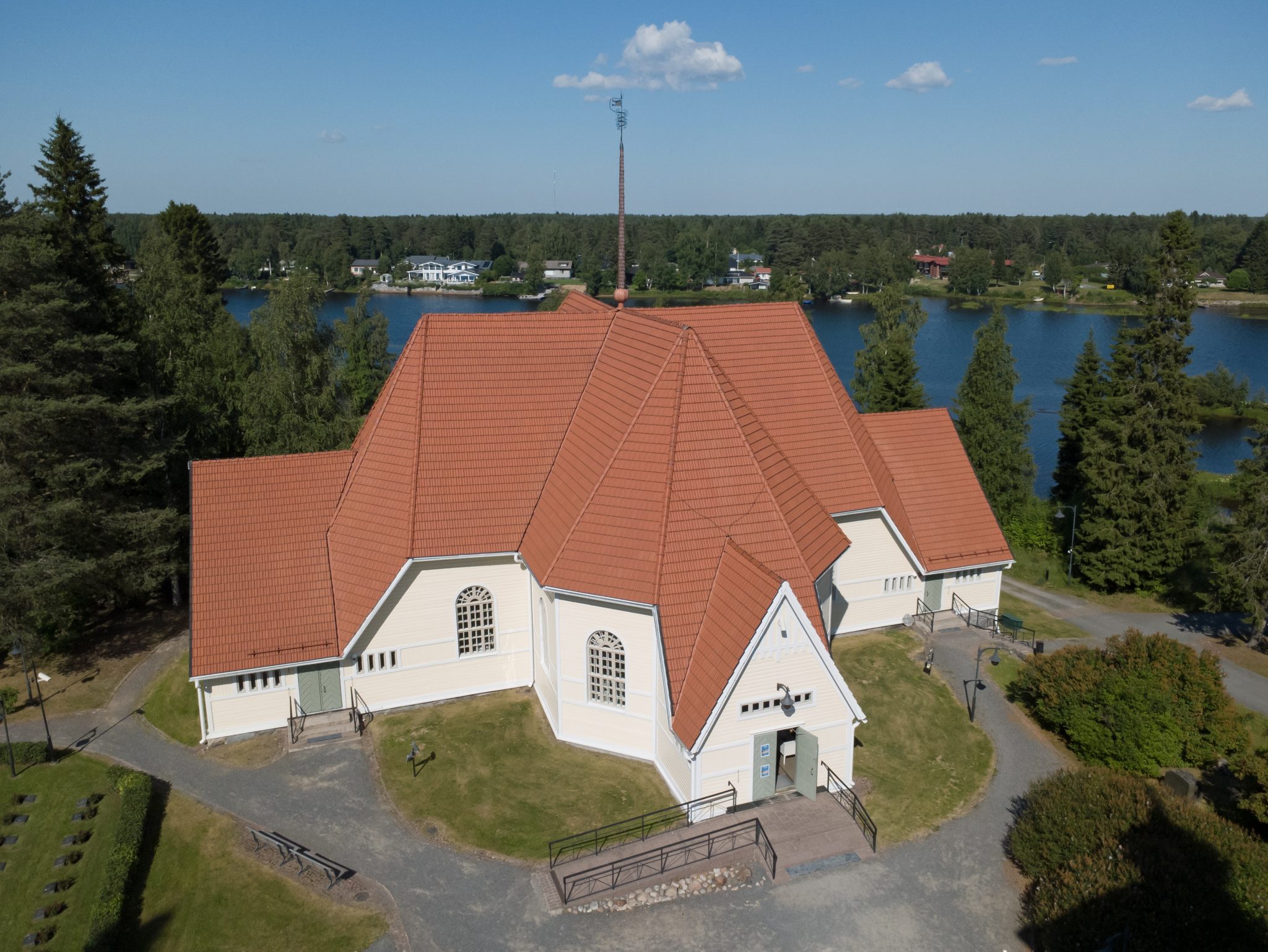 Haukiputaalla halutaan kieltää homoparien vihkiminen kirkossa